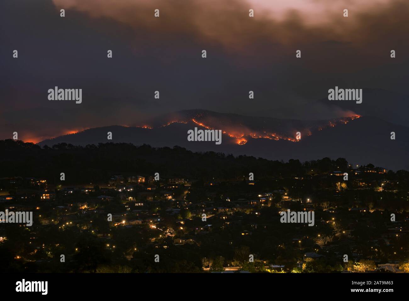 Australian bushfires 2020 firefighters hi-res stock photography and ...