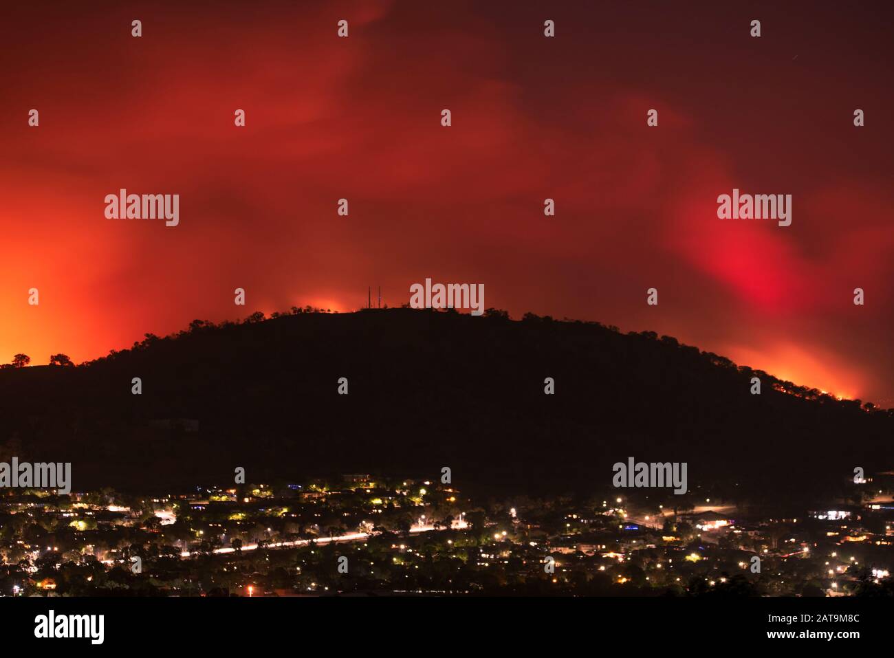 Australian bushfires 2020 firefighters hi-res stock photography and ...