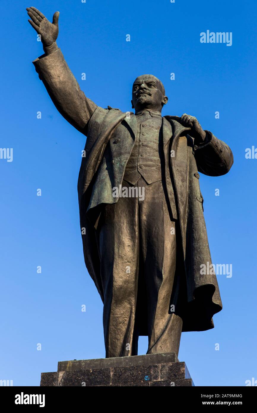 Communist sculpture hi-res stock photography and images - Alamy