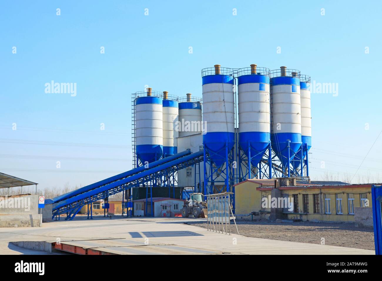 Concrete mixing tower. Concept of on-site construction facility Stock ...