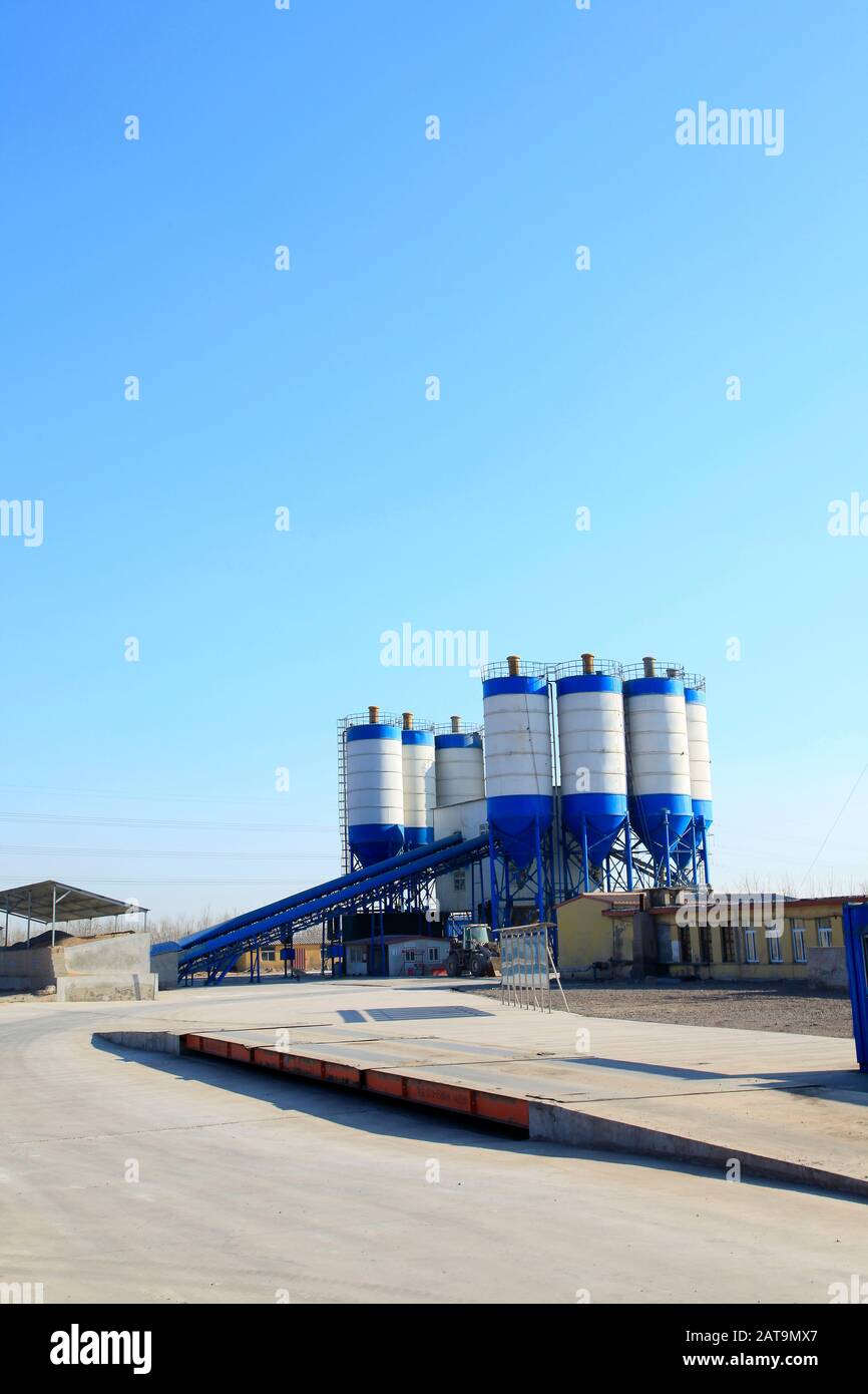 Concrete mixing tower. Concept of on-site construction facility Stock ...