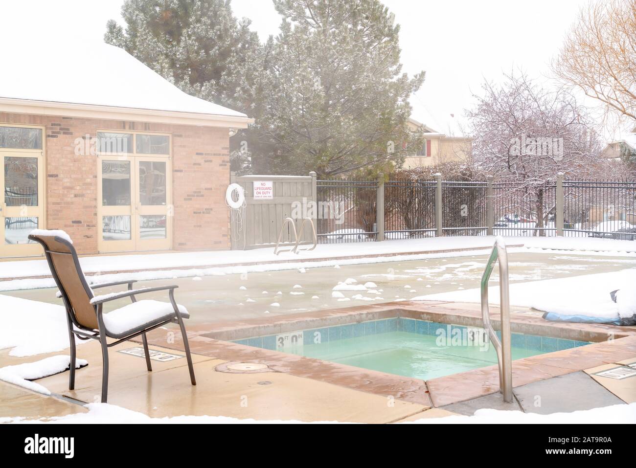Frozen swimming pool hi-res stock photography and images - Alamy