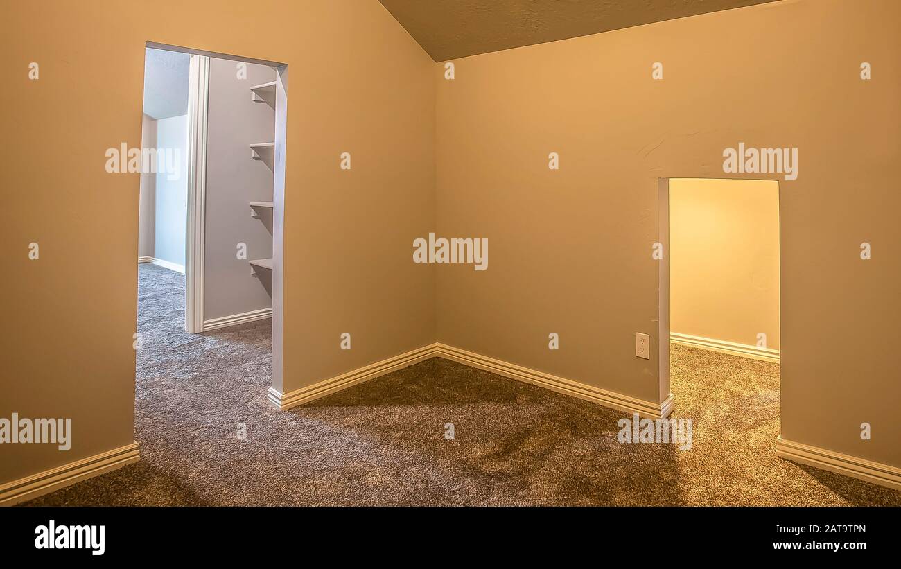 Panorama frame Empty room with carpet floor and view of closet through ...