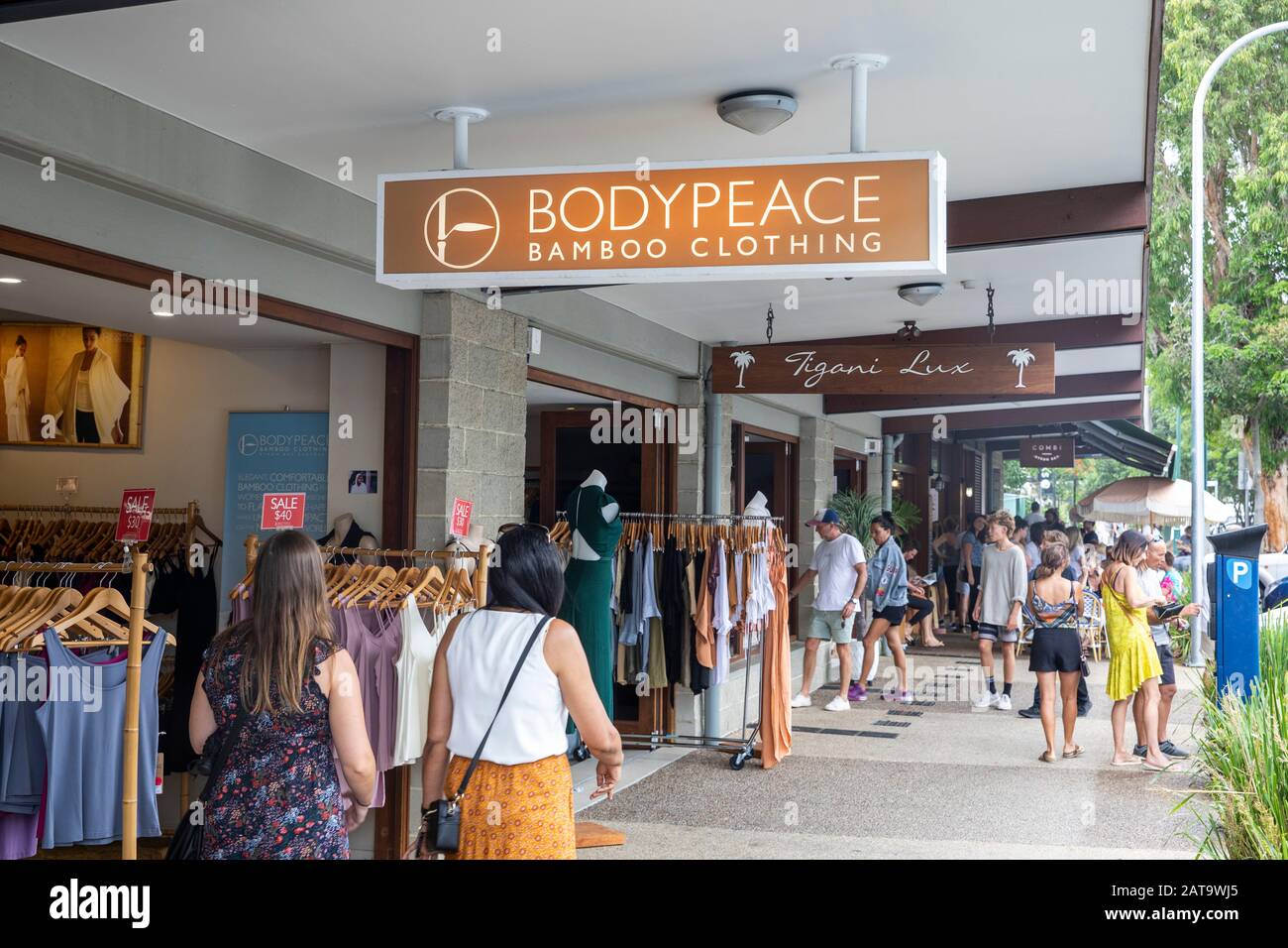 Byron Bay high street people shopping on a summers day,Byron Bay ...