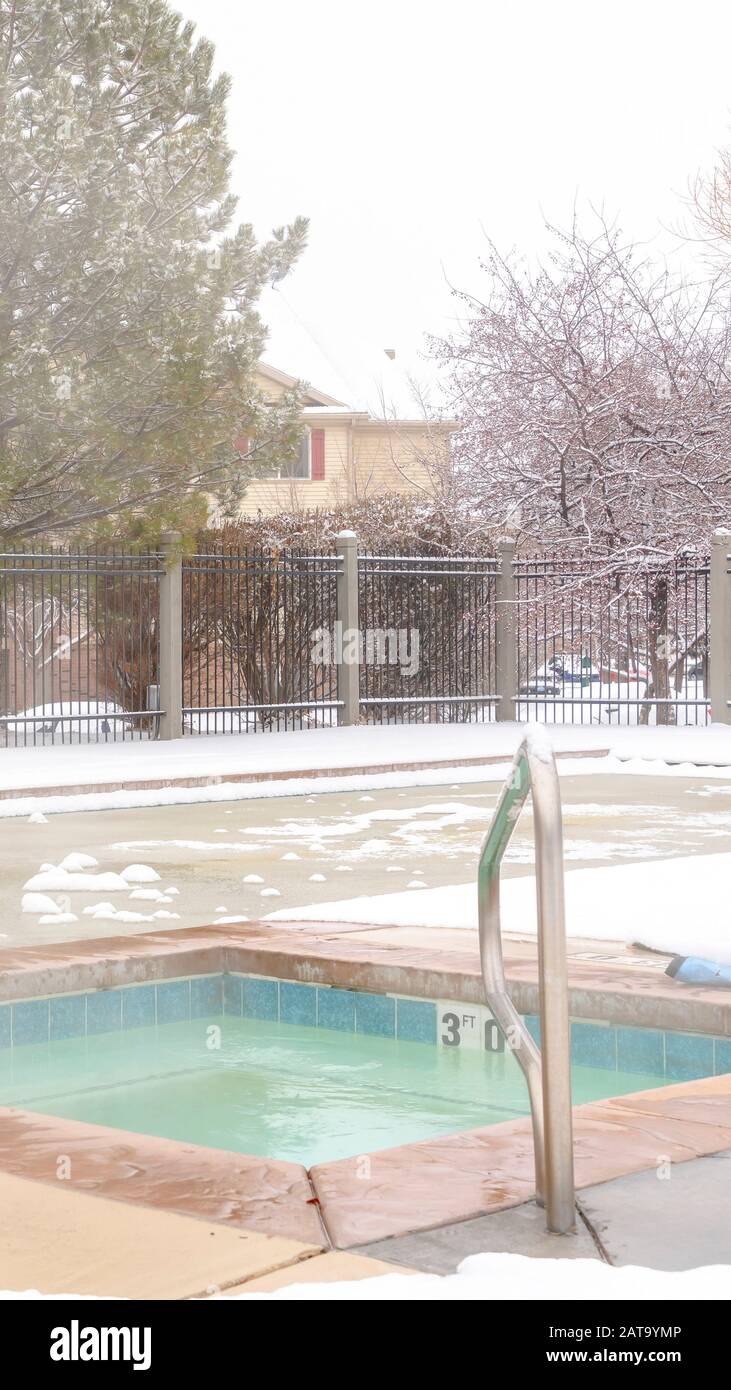 Frozen swimming pool hi-res stock photography and images - Alamy
