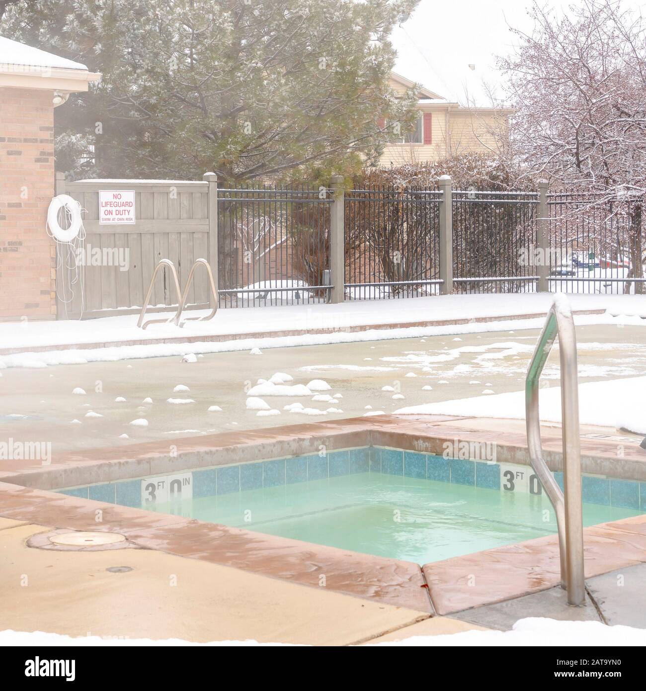 Frozen swimming pool hi-res stock photography and images - Alamy