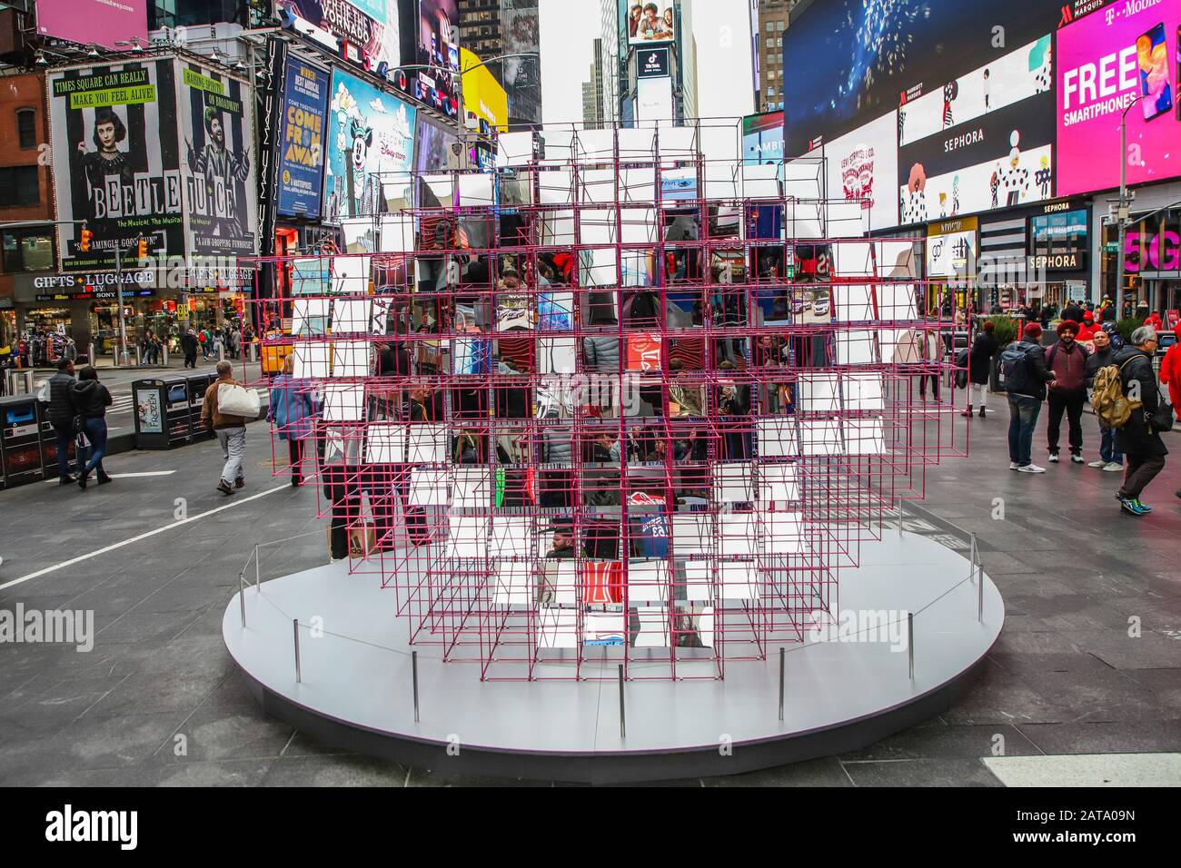 New York, NEW YORK, ESTADOS UNIDOS. 31st Jan, 2020. 125 mirrors ...