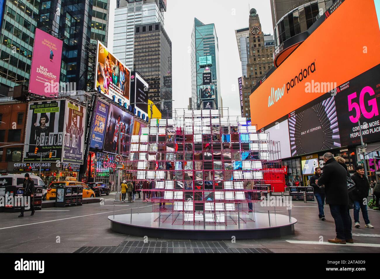 New York, NEW YORK, ESTADOS UNIDOS. 31st Jan, 2020. 125 mirrors ...