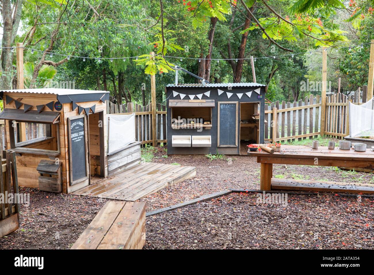 Children and space hi-res stock photography and images - Alamy