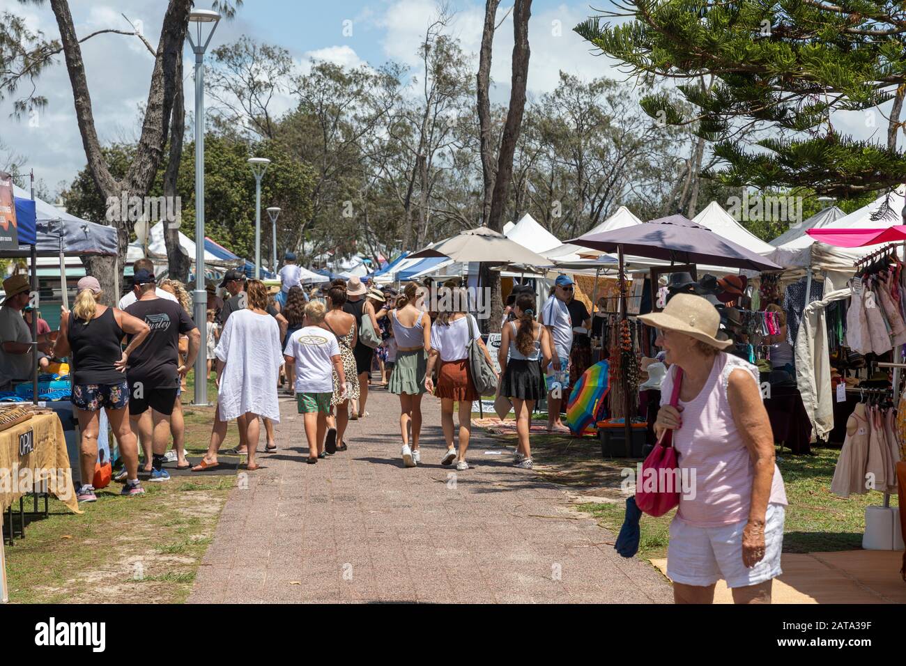 People shopping on a summers day at Byron Bay weekend market,Australia ...