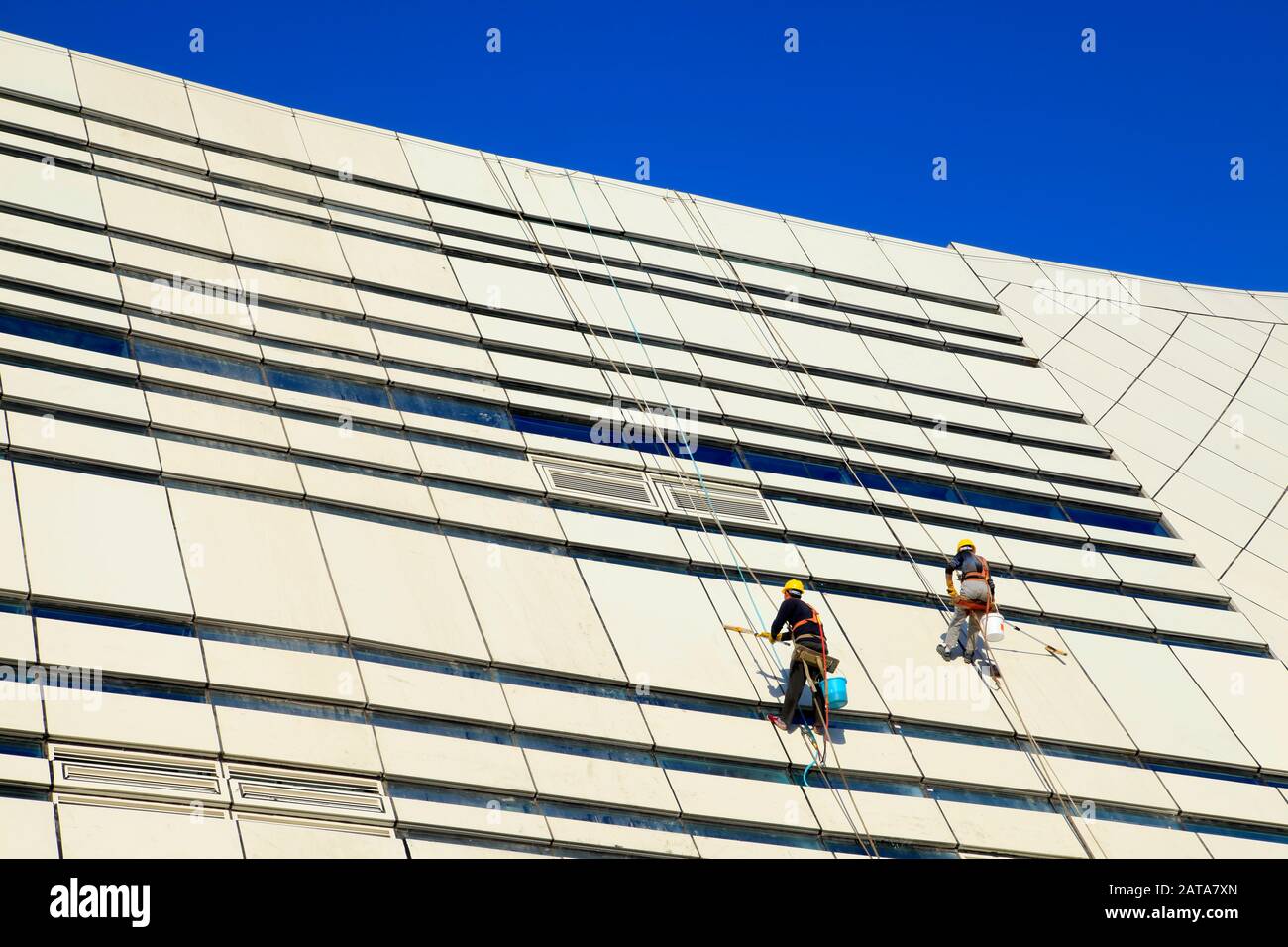 Workers wash the modern office building Stock Photo - Alamy