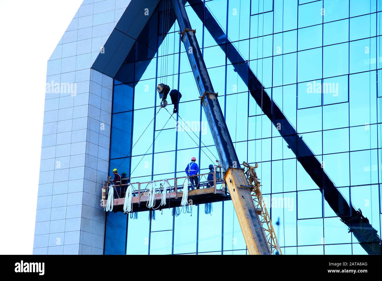 Workers wash the modern office building Stock Photo - Alamy