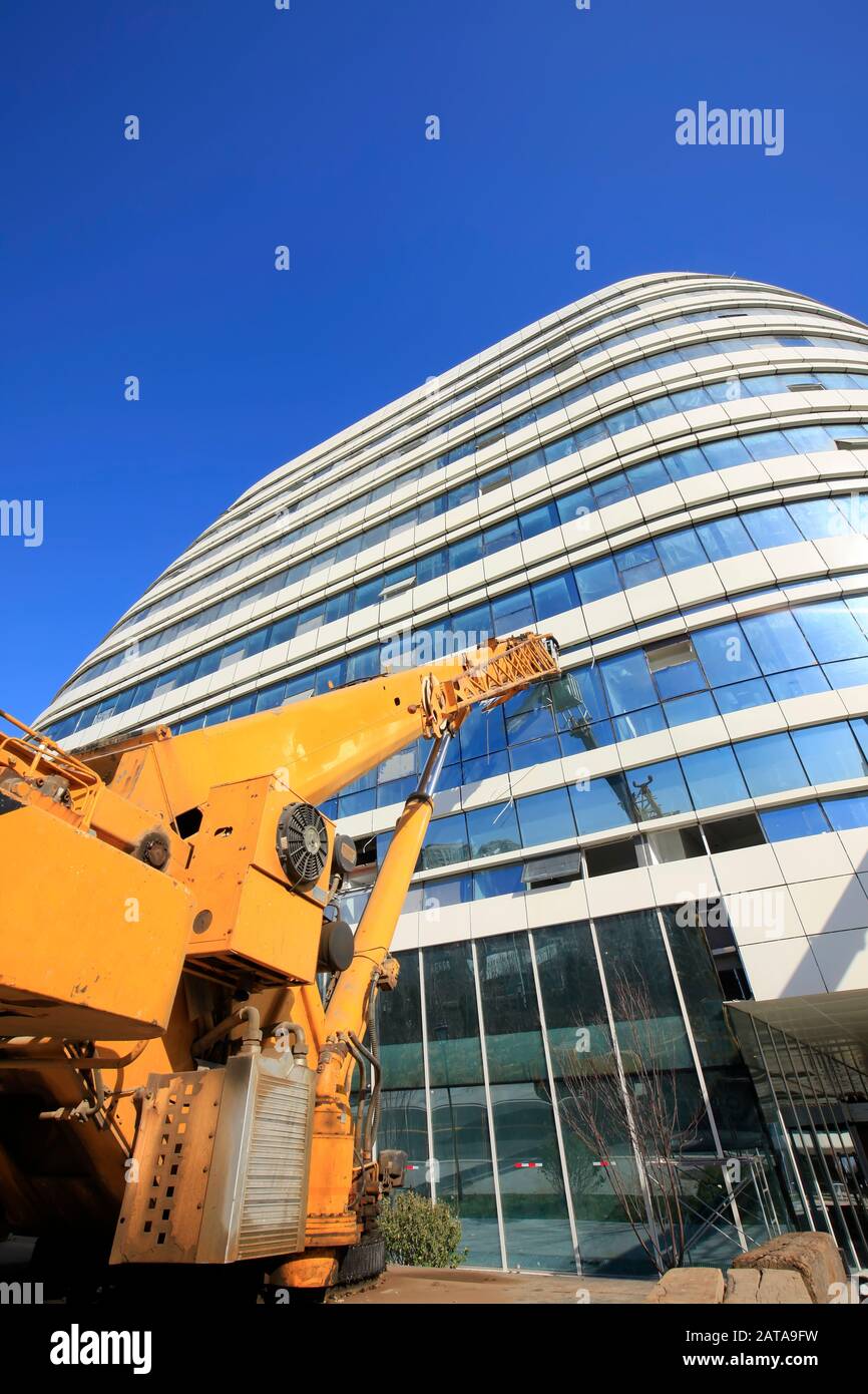 The modern office building is under construction Stock Photo - Alamy
