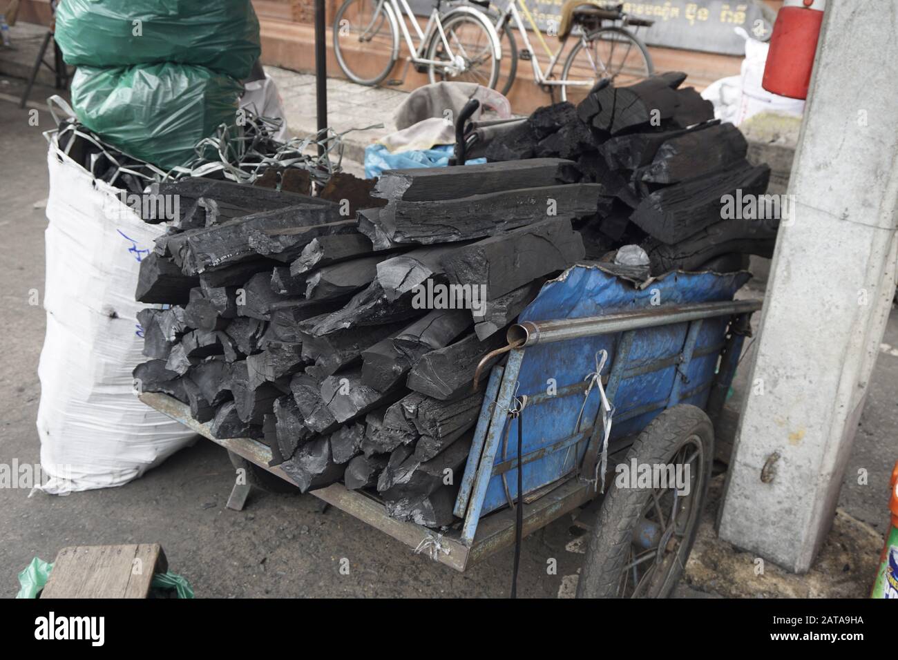Coal stack hi-res stock photography and images - Alamy