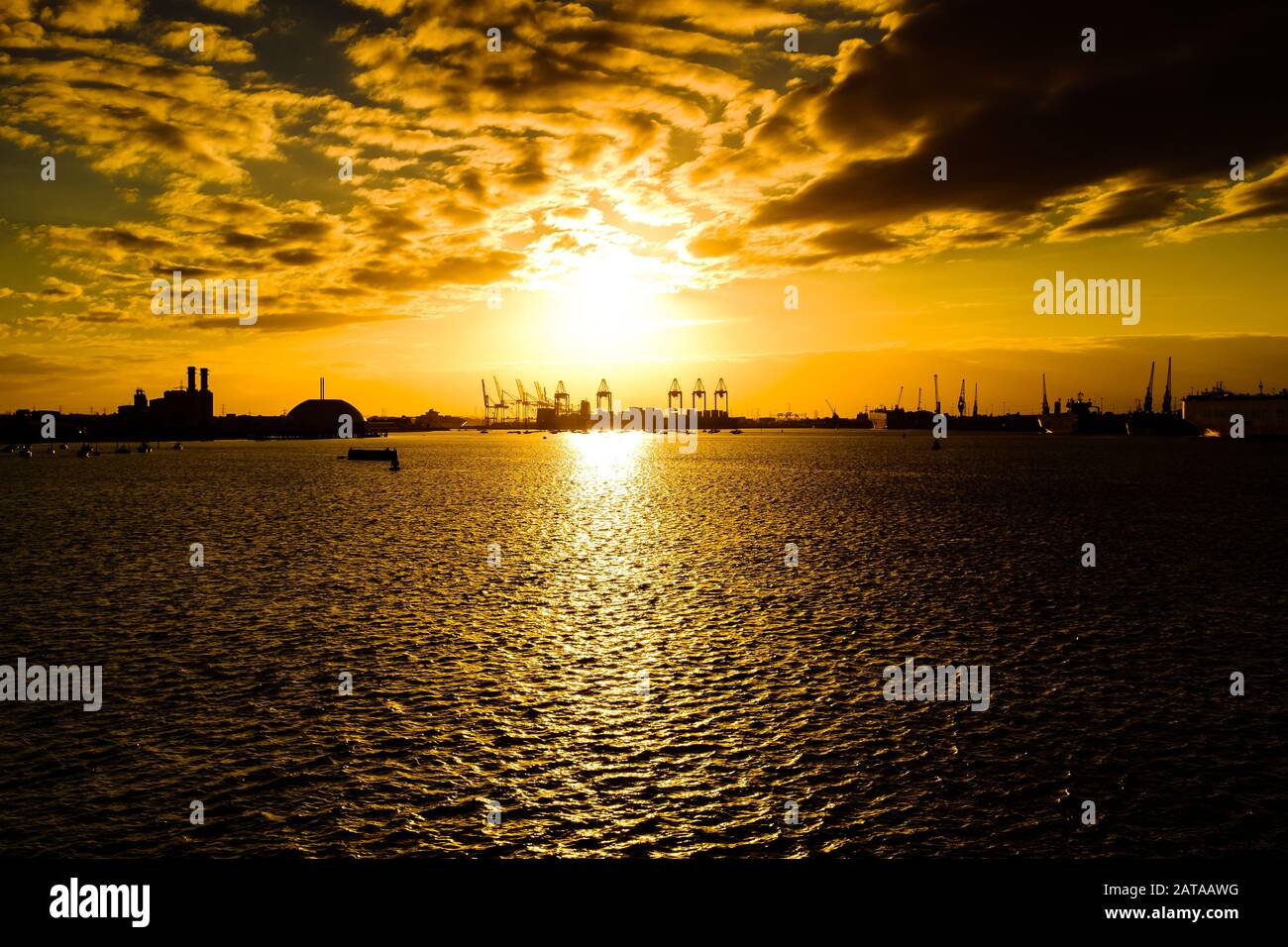 Southampton england port hi-res stock photography and images - Alamy