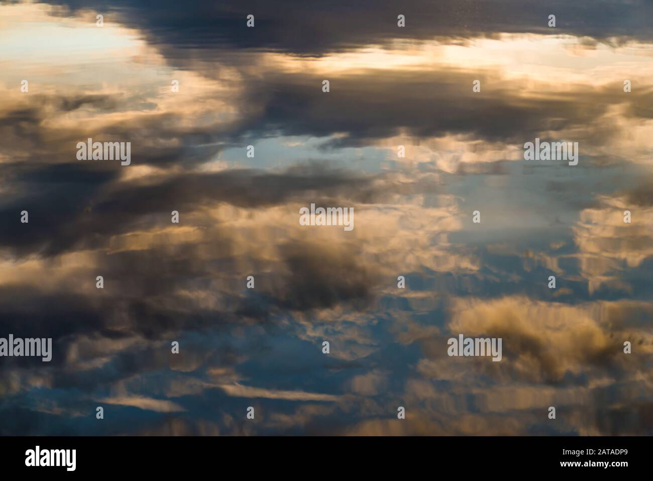 Reflection of clouds in water. Отражение облаков в воде. Облака Stock ...