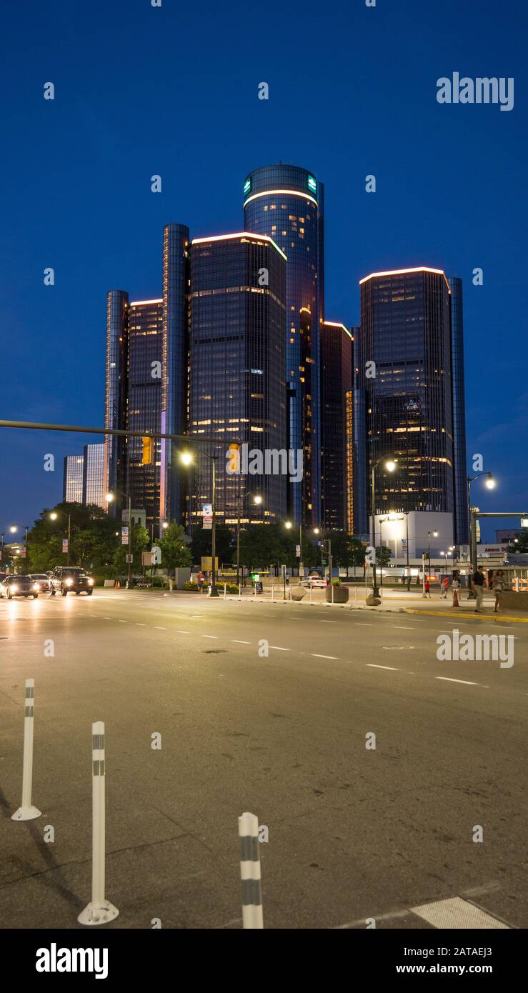 Street view of downtown area of Detroit Stock Photo - Alamy