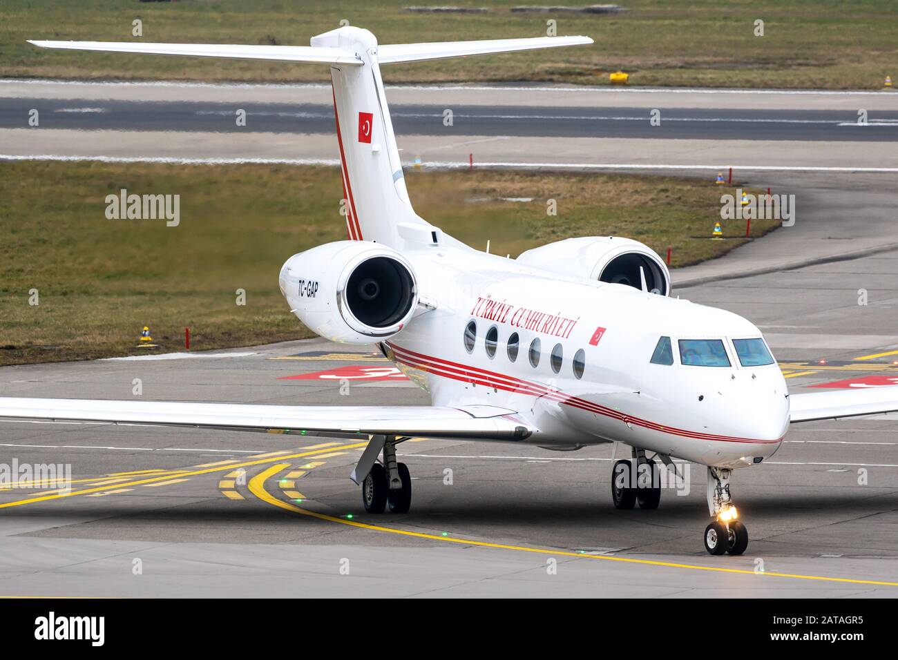 Gulfstream iv hi-res stock photography and images - Alamy
