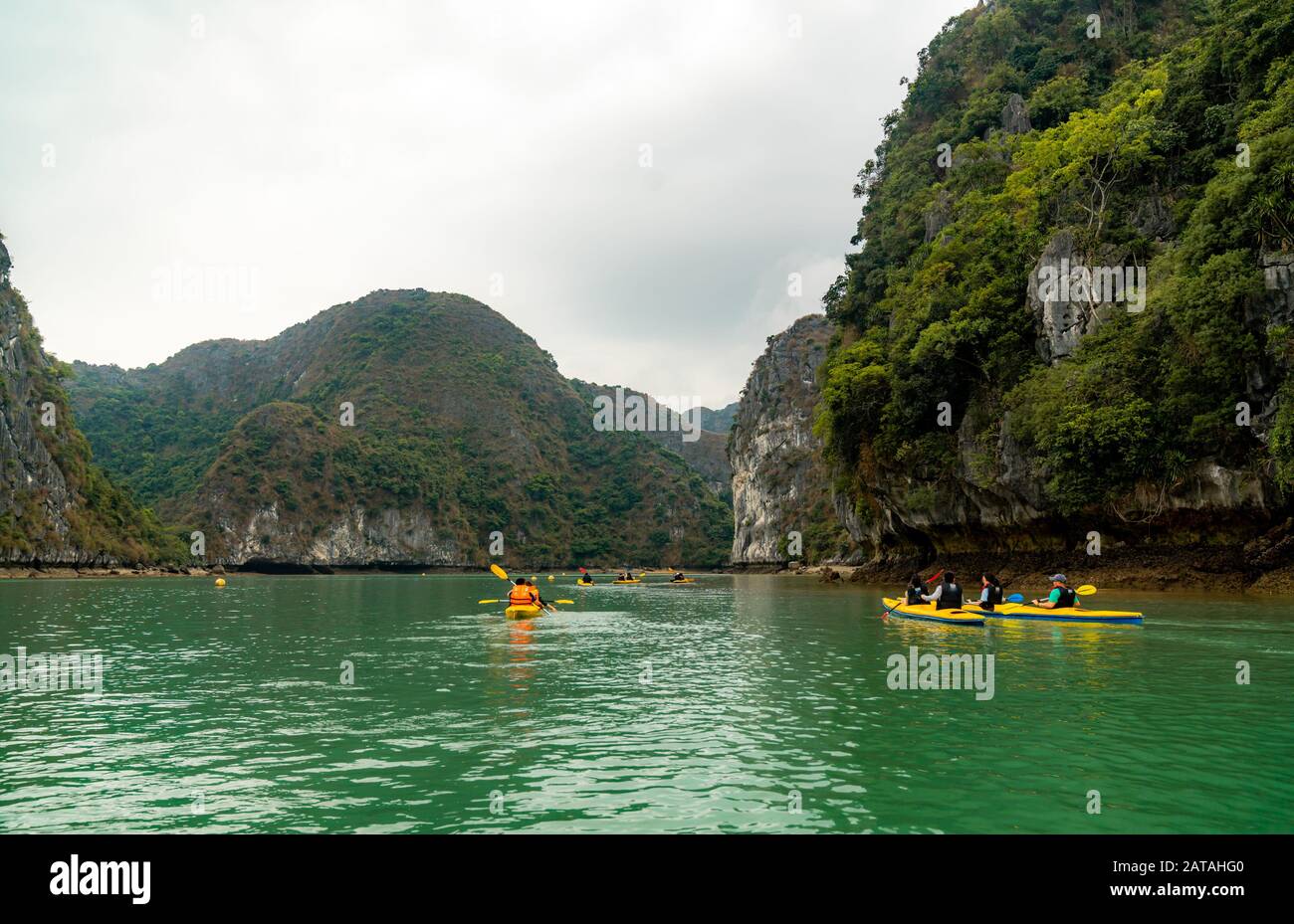 kayaking in halong bay Stock Photo - Alamy