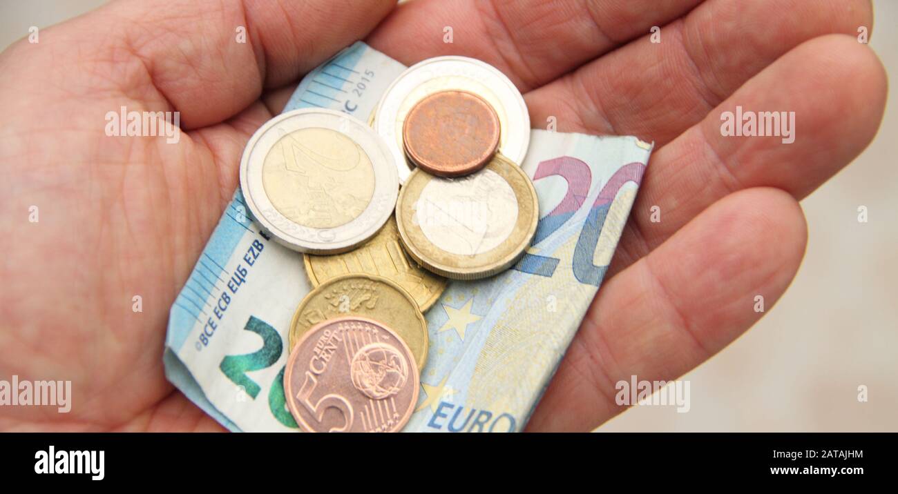Handful loose change hi-res stock photography and images - Alamy