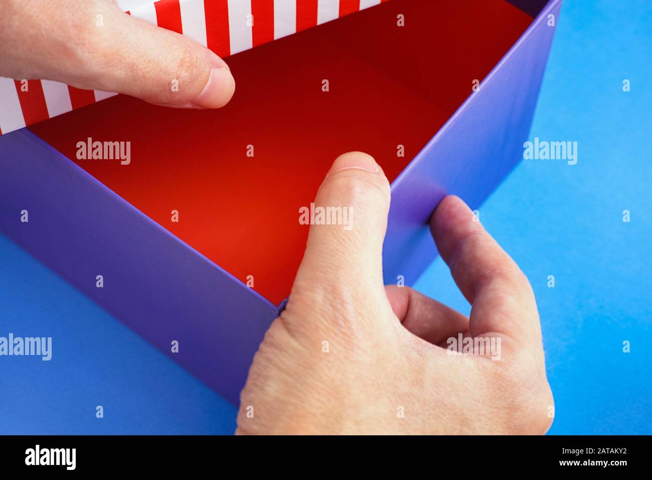 Hands opening cardboard box hi-res stock photography and images - Alamy