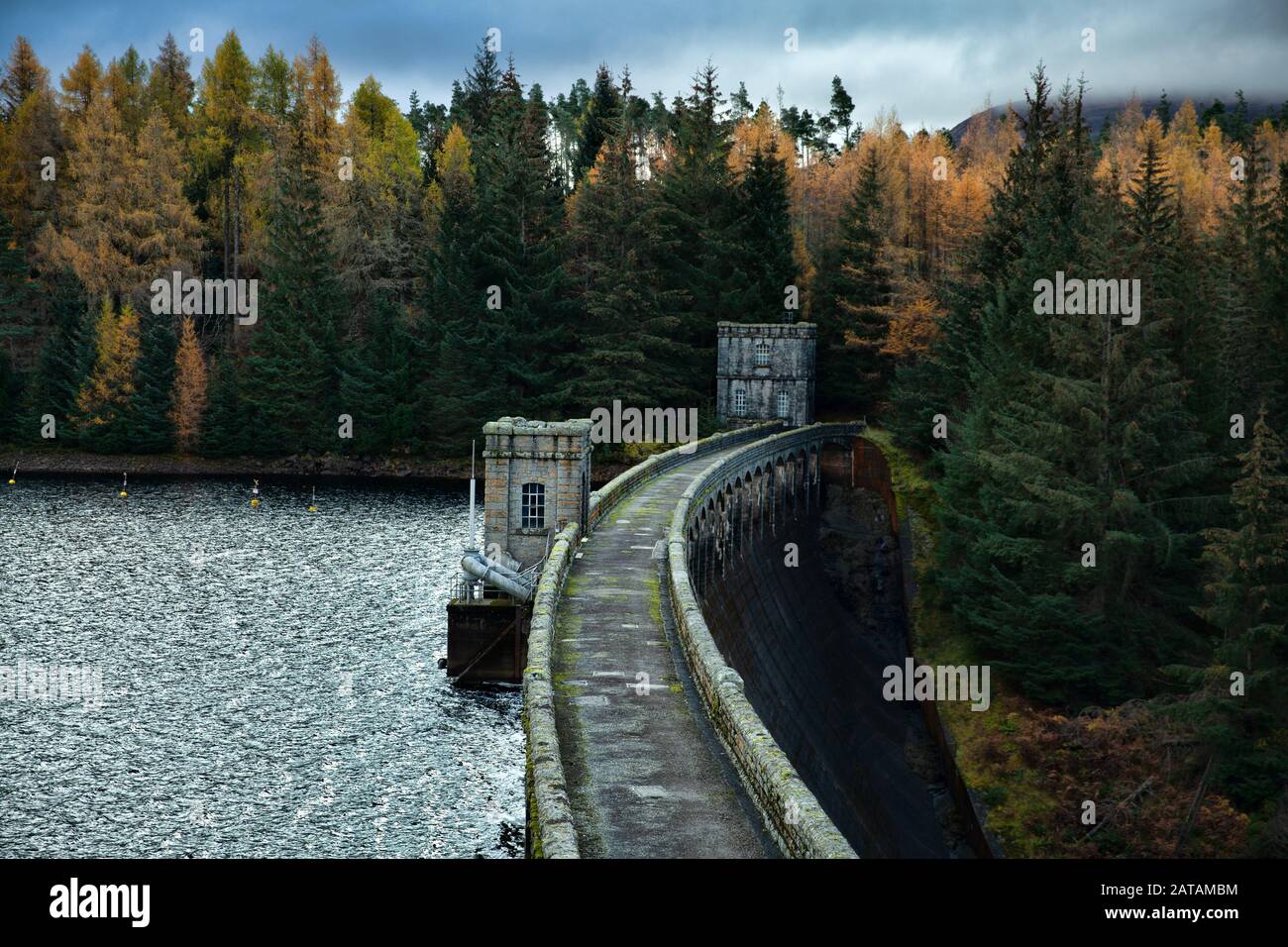Loch laggan dam hi-res stock photography and images - Alamy
