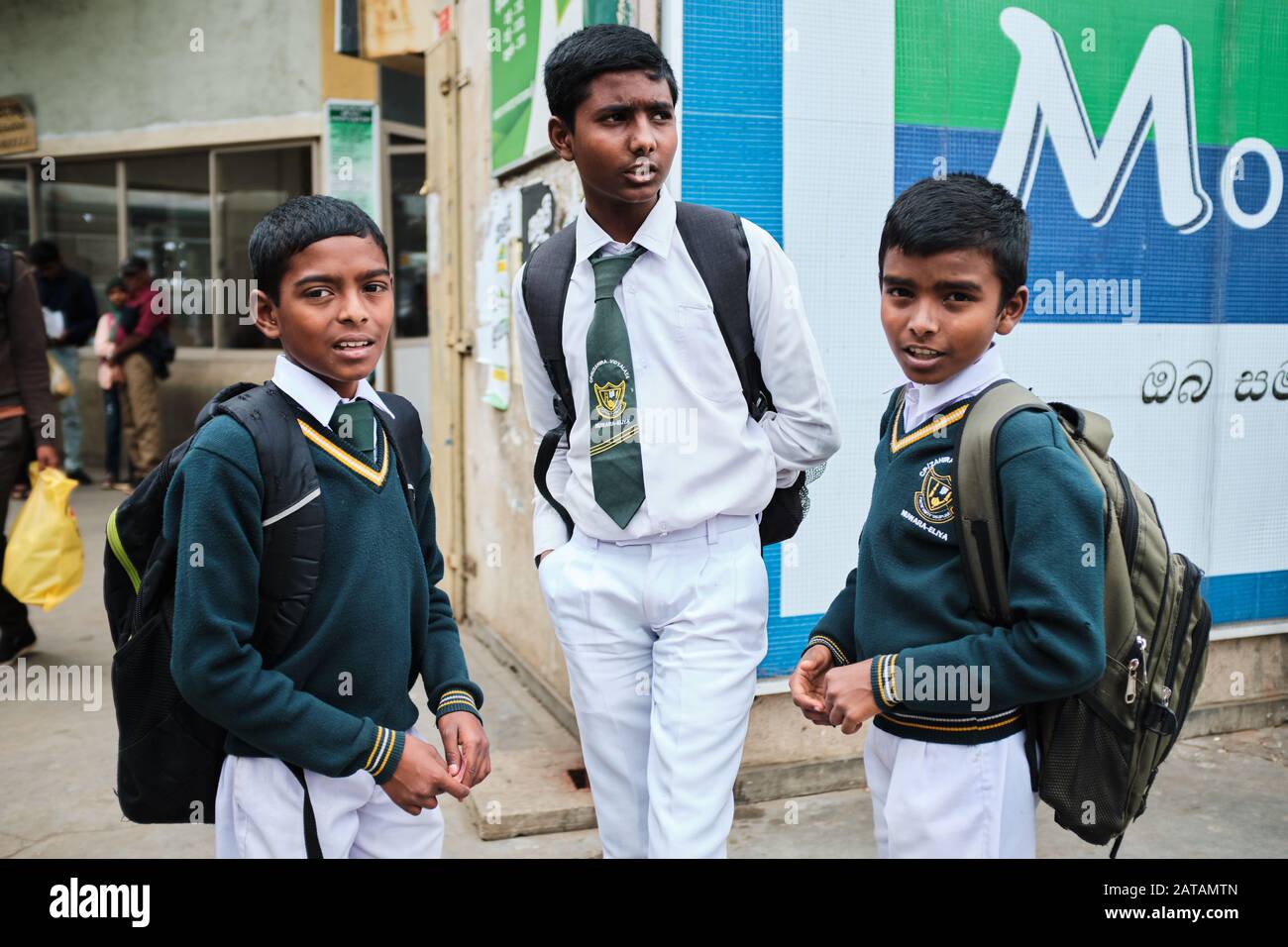 Poor indian street boys hi-res stock photography and images - Alamy