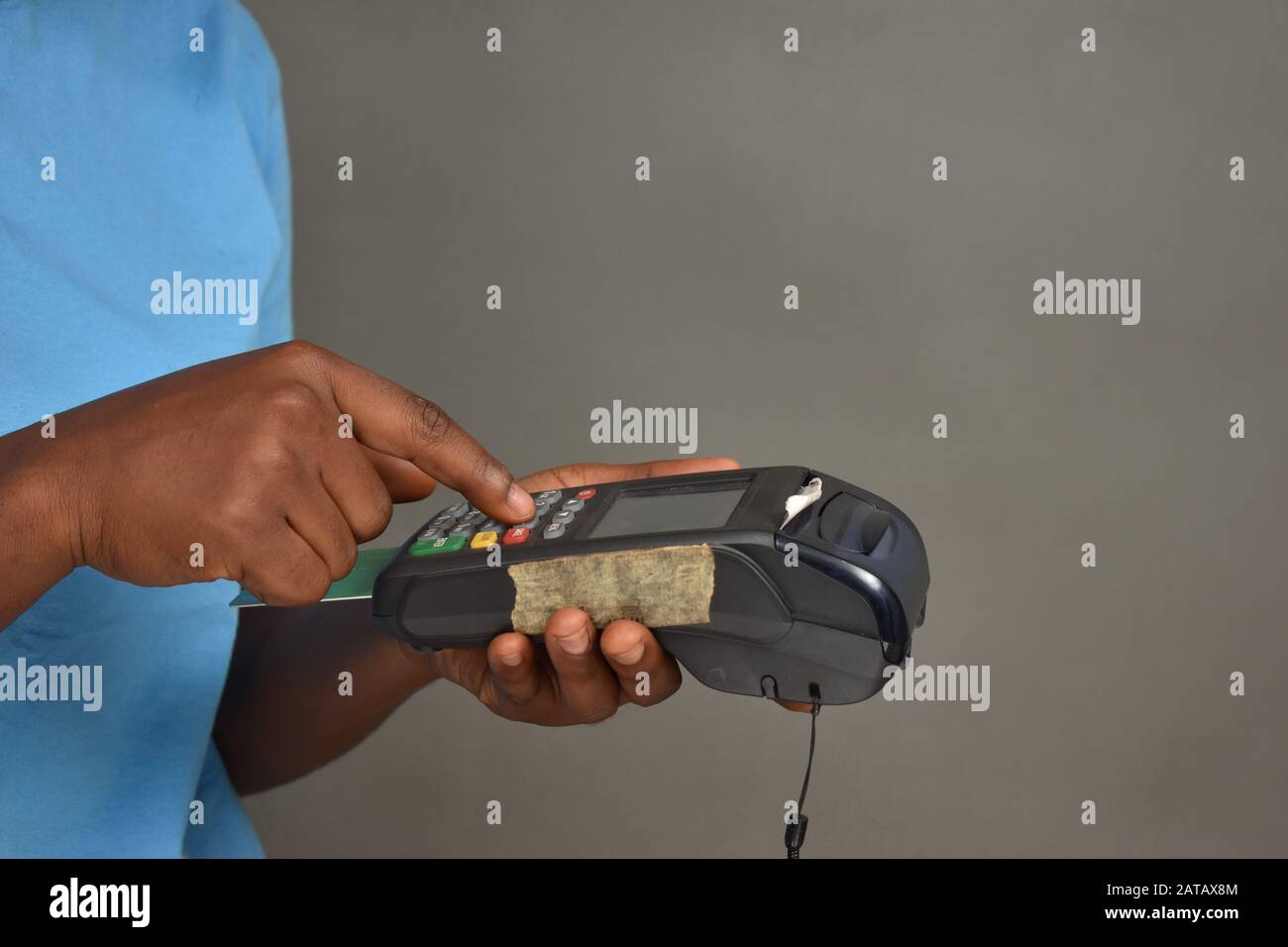 a black woman using a point of sale system Stock Photo - Alamy
