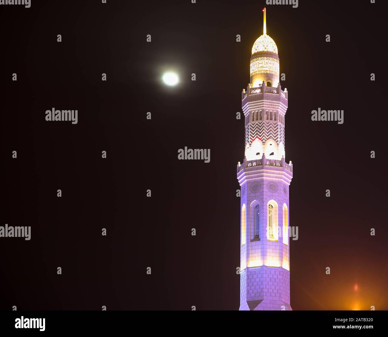 Al Ameen Mosque at night, Muscat Oman Stock Photo - Alamy