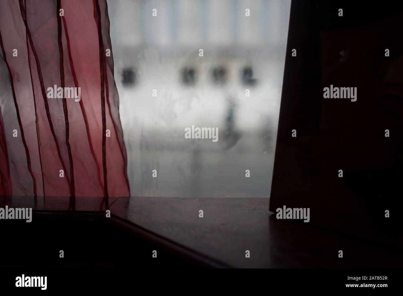 Red curtain hi-res stock photography and images - Alamy