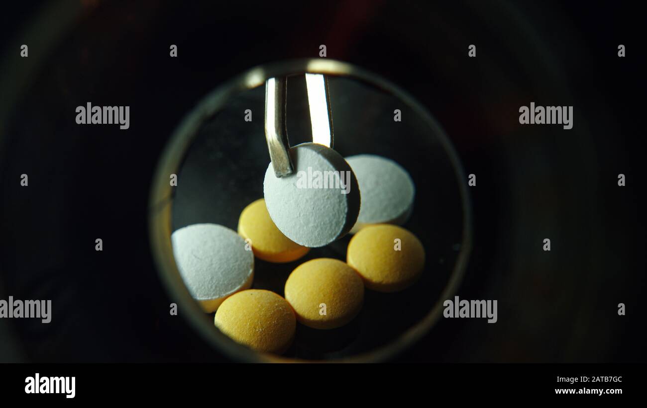 Yellow tablets hi-res stock photography and images - Alamy