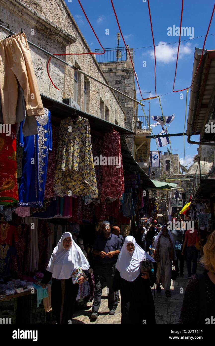 Traditional clothing jerusalem hi-res stock photography and images - Alamy