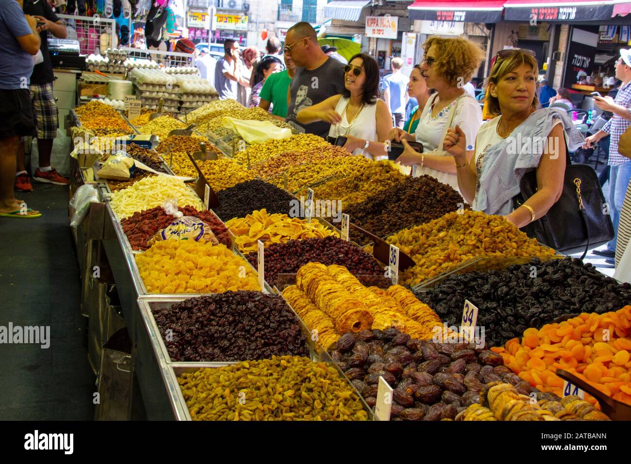 Nut stand hi-res stock photography and images - Alamy