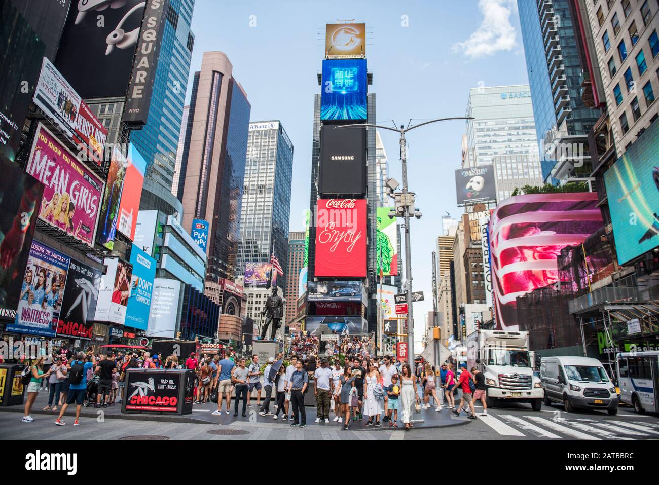 9 times square hi-res stock photography and images - Alamy