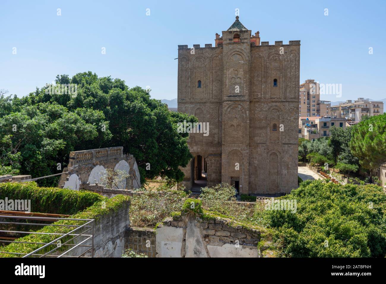 walking through the streets of Palermo,Zisa Castle Stock Photo - Alamy