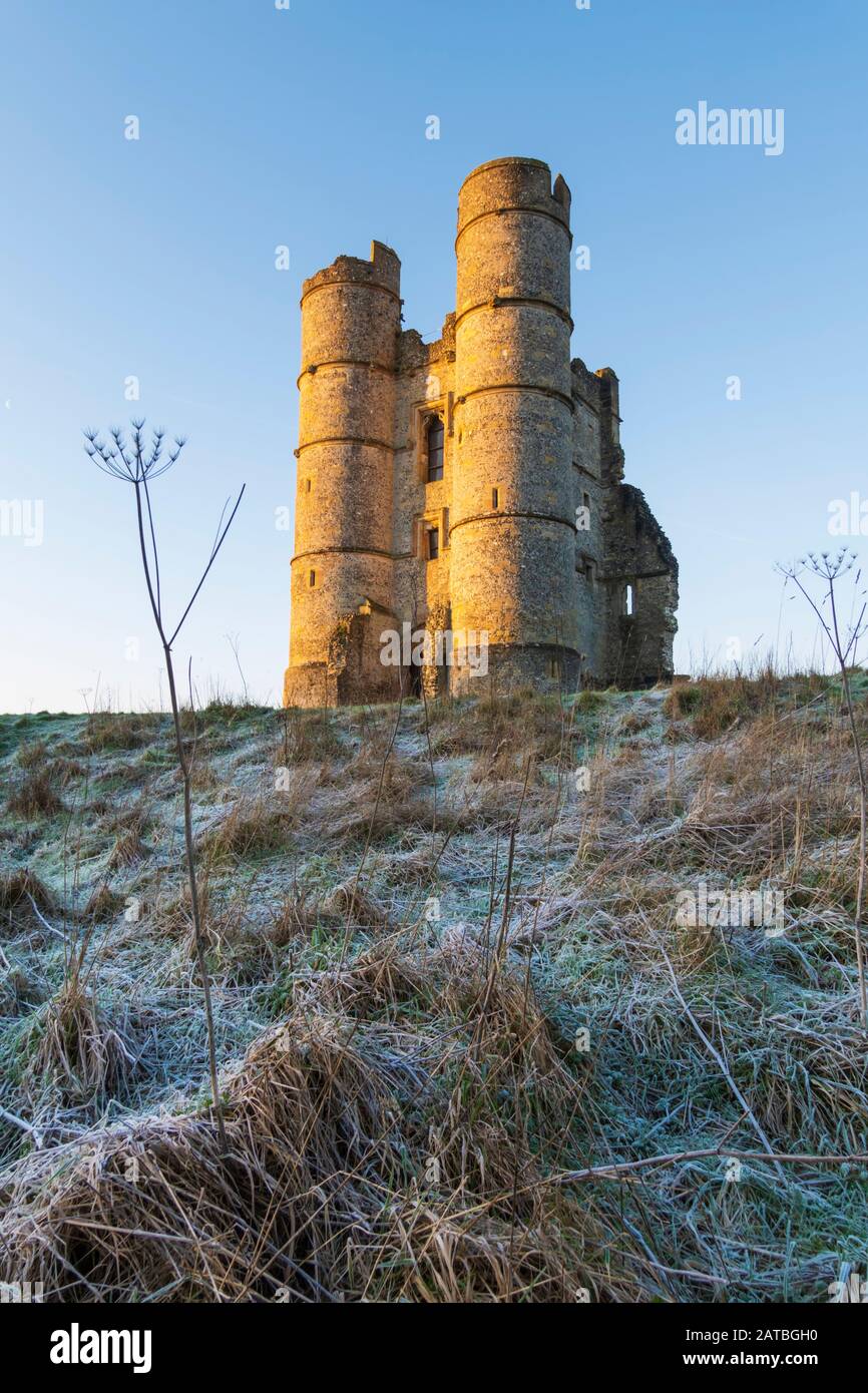 English british ruined castles britain gb hi-res stock photography and ...