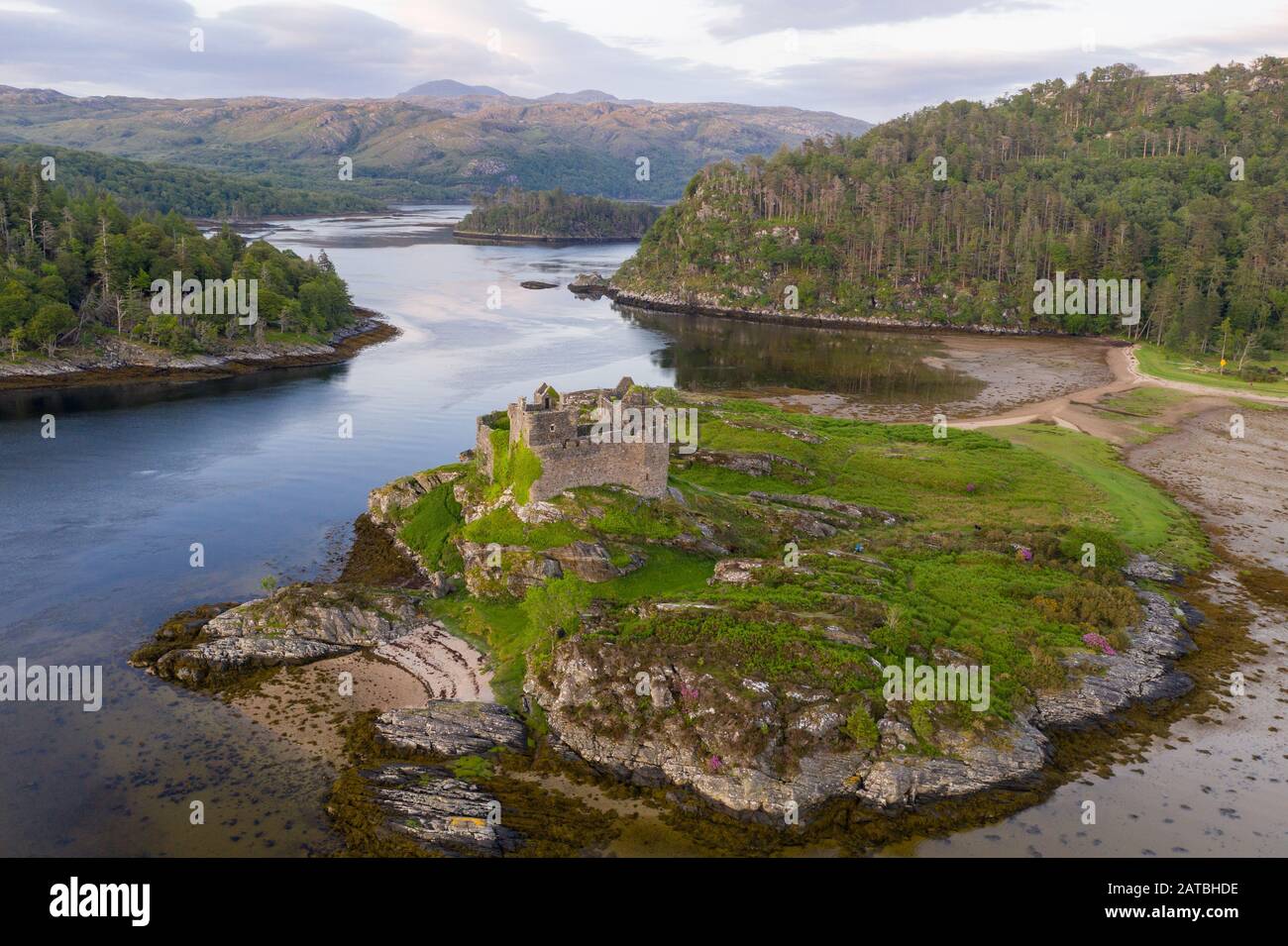 Castle tioram hi-res stock photography and images - Alamy