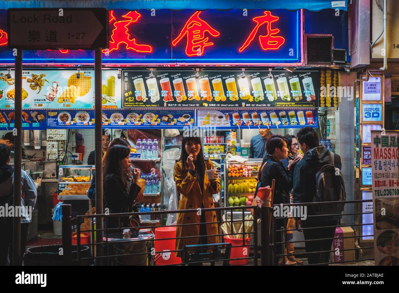 Fast food restaurant at night hi-res stock photography and images - Alamy
