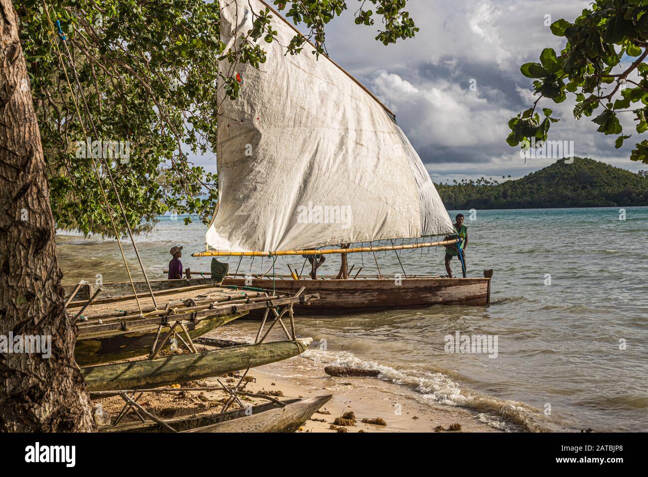 Polynesian style sailing on a Proa (multi-hull outrigger sailboat) in ...