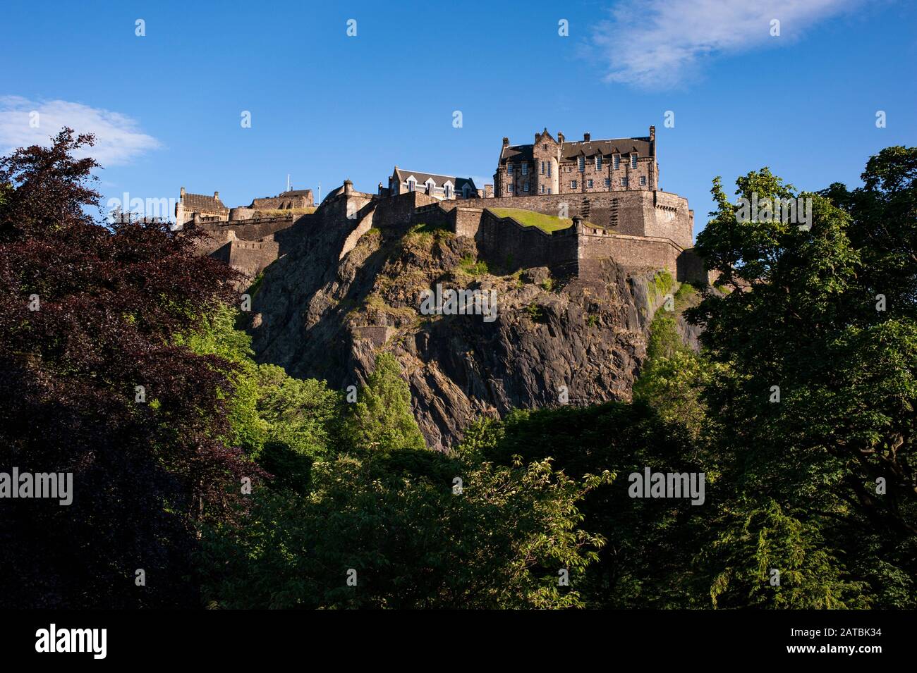 Edinburgh castle on a sunny day. Edinburgh cityscape/travel photograph ...