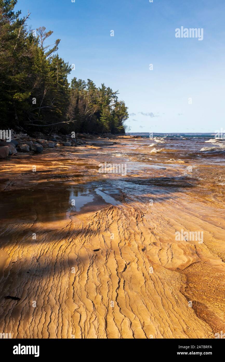 Shoreline wave erosion hi-res stock photography and images - Alamy