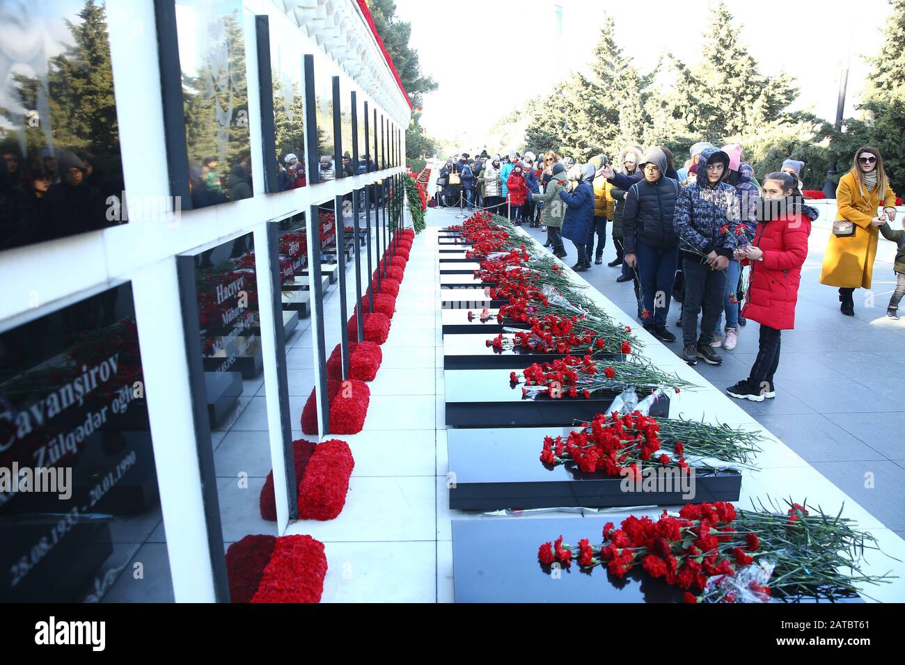 People visiting Alley of Martyrs on anniversary of 20th January tragedy ...