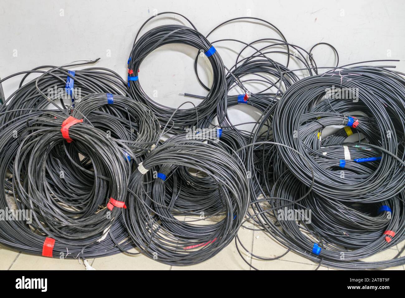 Black wires hi-res stock photography and images - Alamy