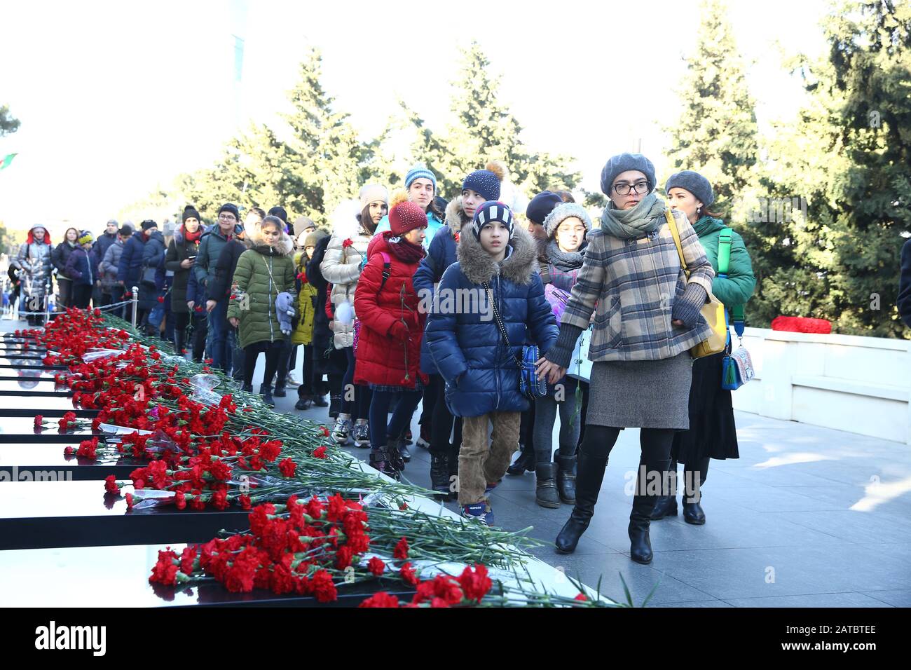 People visiting Alley of Martyrs on anniversary of 20th January tragedy ...