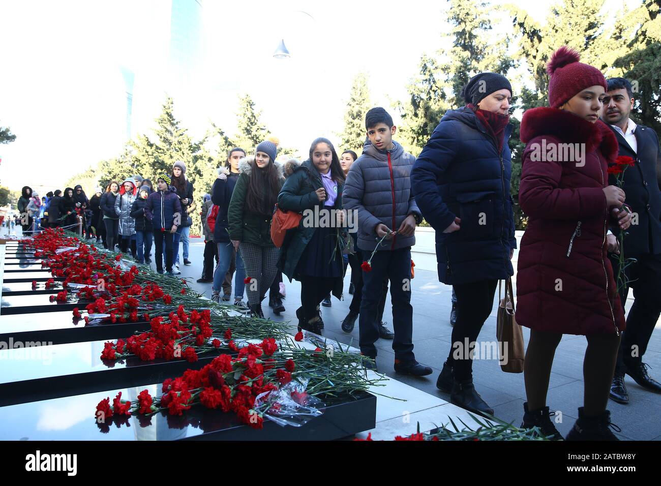 People visiting Alley of Martyrs on anniversary of 20th January tragedy ...
