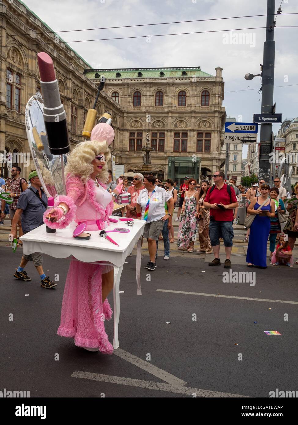 Drag women hi-res stock photography and images - Alamy