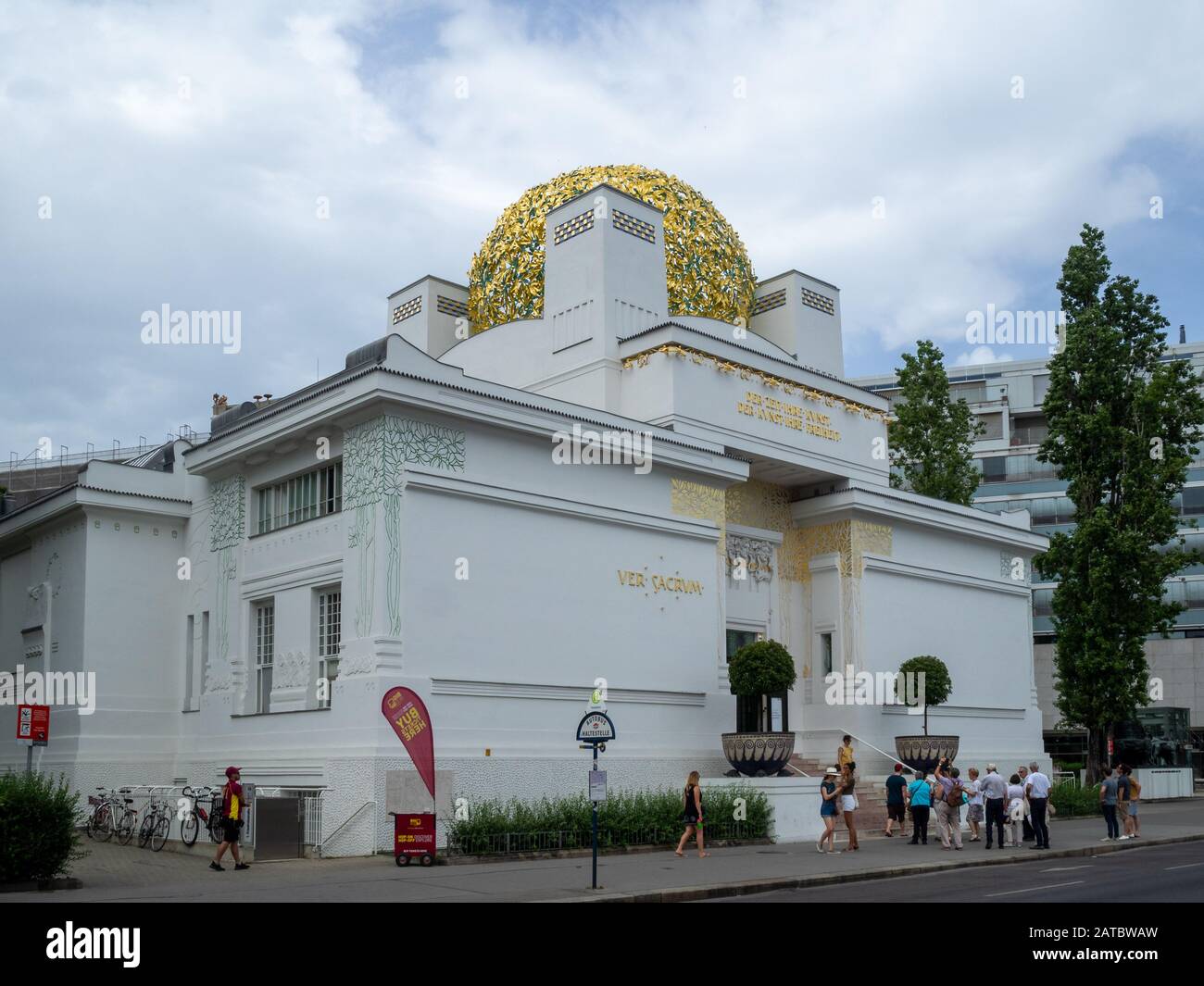 Secession architecture hi-res stock photography and images - Alamy