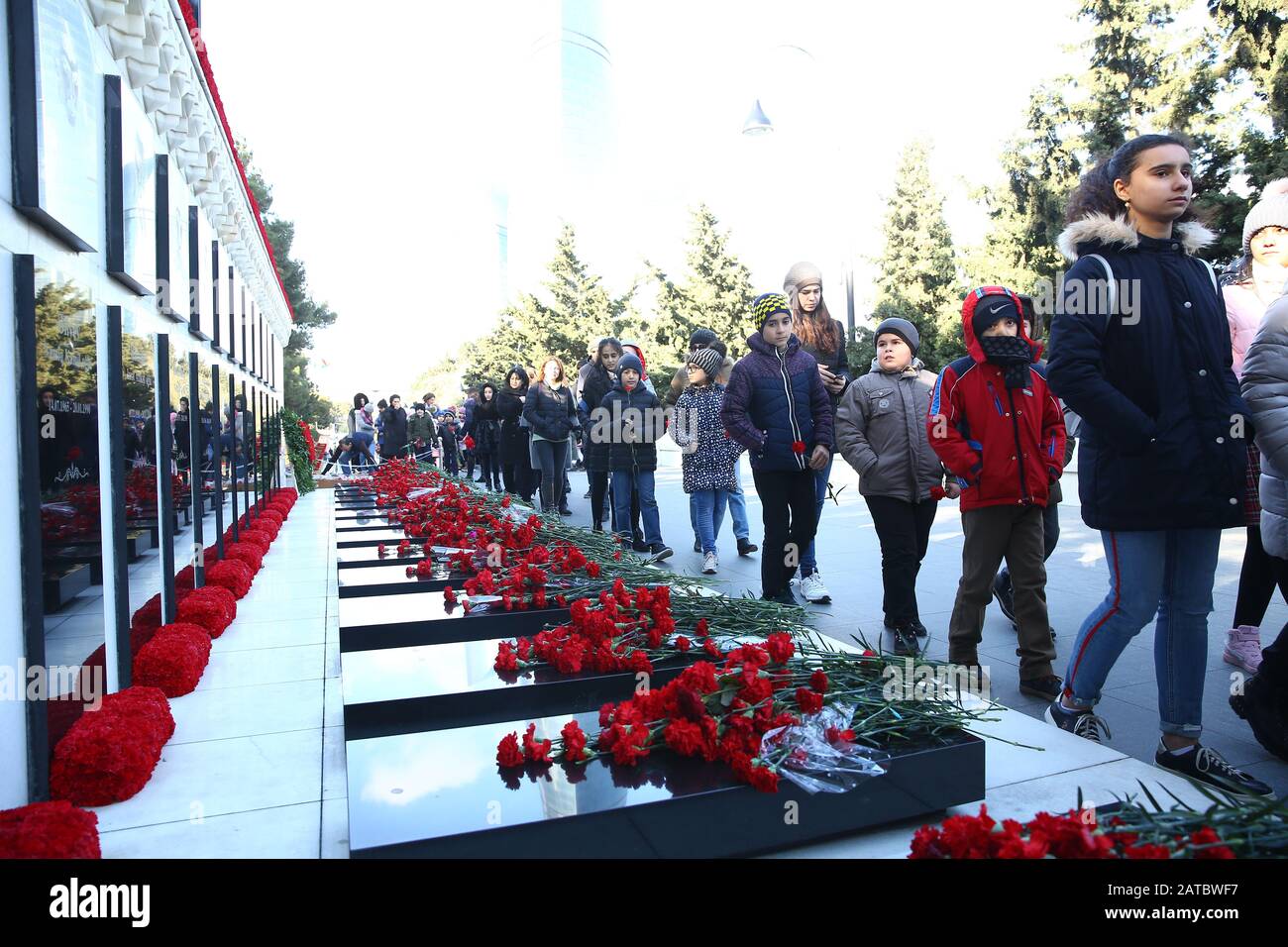 People visiting Alley of Martyrs on anniversary of 20th January tragedy ...
