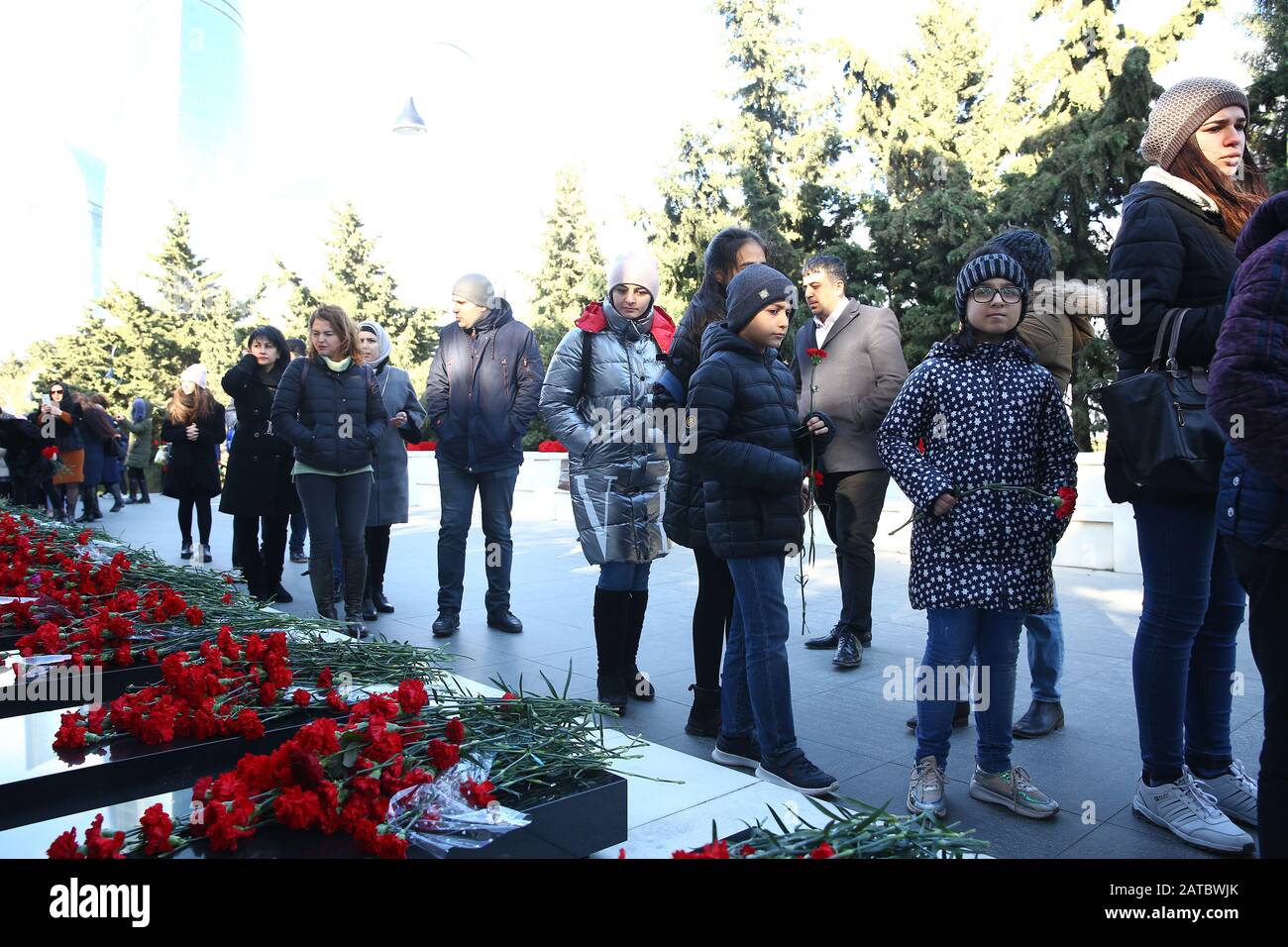 People visiting Alley of Martyrs on anniversary of 20th January tragedy ...