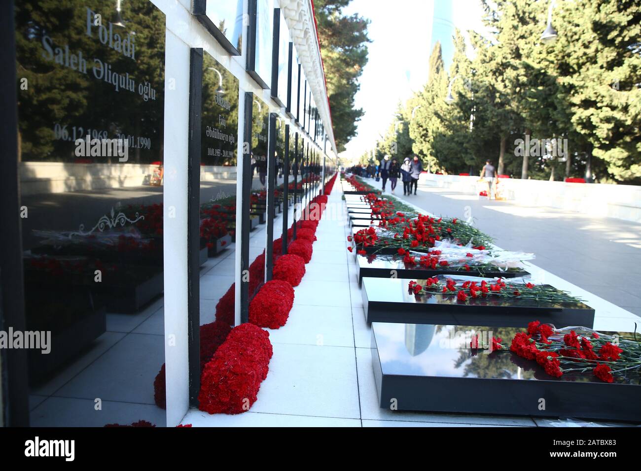 People visiting Alley of Martyrs on anniversary of 20th January tragedy ...